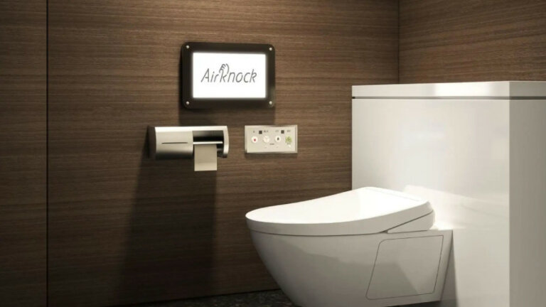 バカンと丸井、AIとIoTを活用したトイレの長時間利用の抑制サービス「VACAN AirKnock Ads」を提供開始 | IoTNEWS